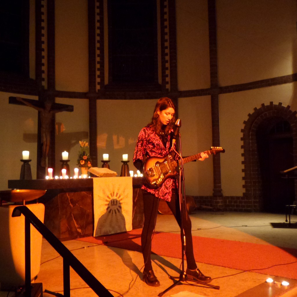 Rosa Mercedes in der Kirche. Berliner Songwritertrio „The Secret Chord ...