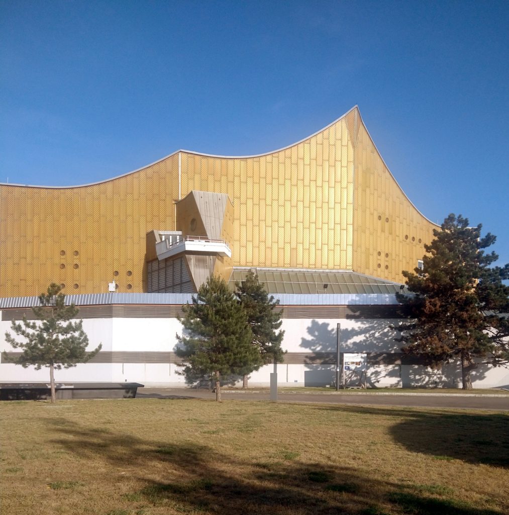Stolpersteine vor der Philharmonie Berlin - WELTEXPRESS